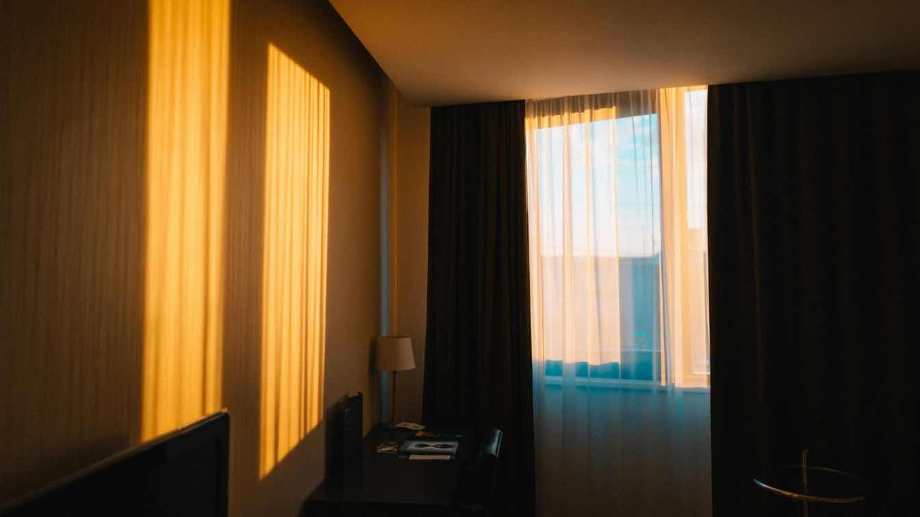 Tende da interno per Hotel: normativa e guida all’acquisto - Global ...